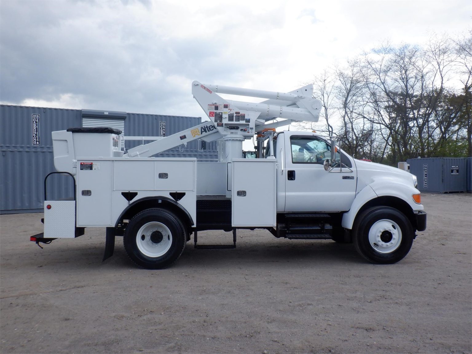 2009 ALTEC TA40 - Cassone Truck Sales