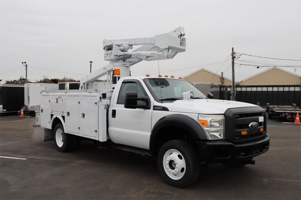 2012 VERSALIFT SST37EIH - Cassone Truck Sales