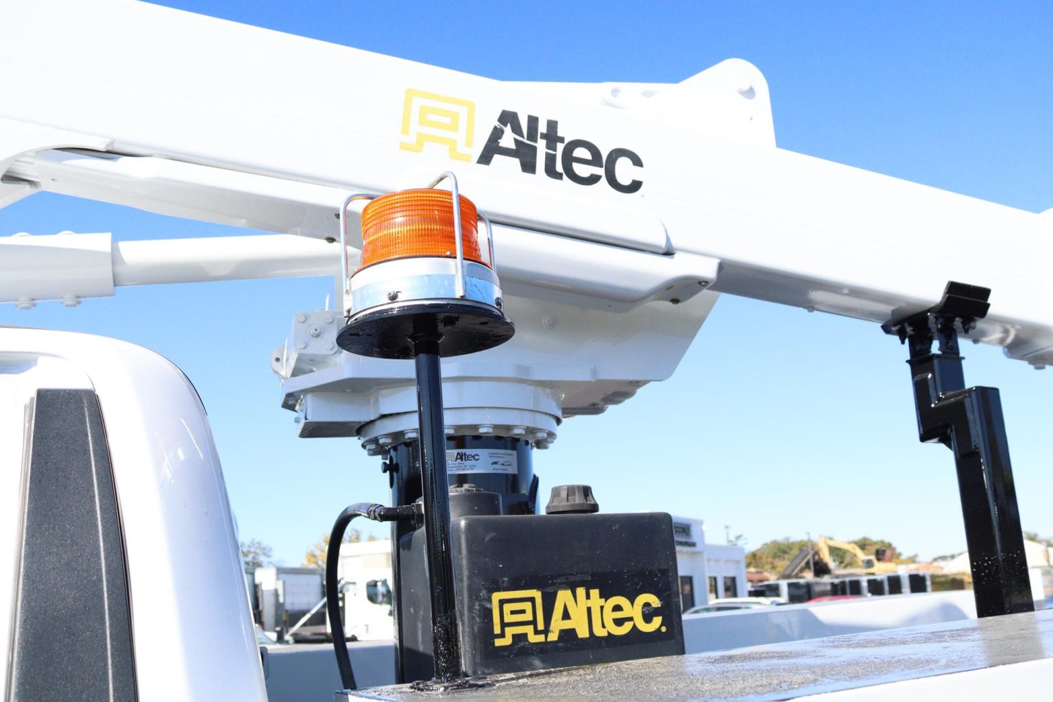 2017 ALTEC AT40G - Cassone Truck Sales